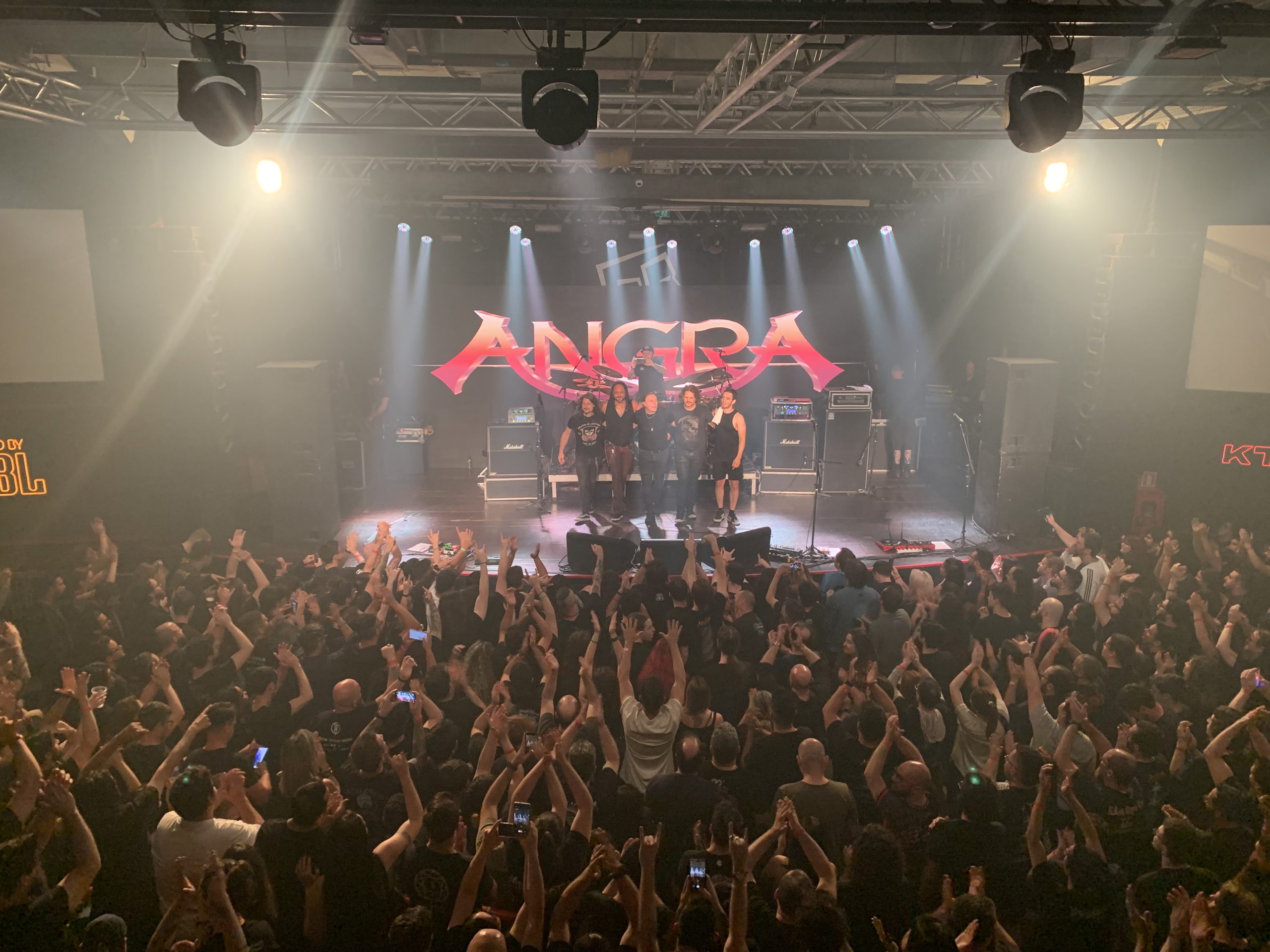 Saiba como foi a passagem do ANGRA pelo Opinião com a turnê do novo ...